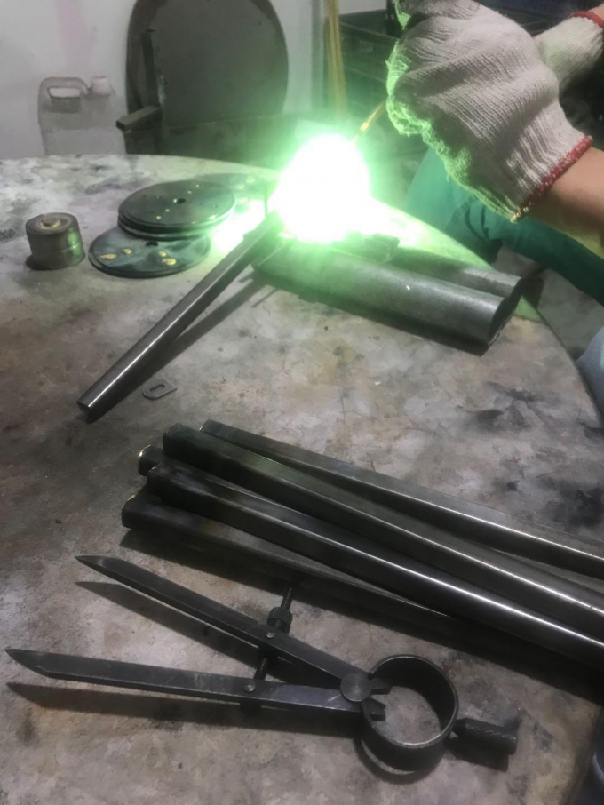 China Zhongshan Rong Fei Lighting Co., Ltd. factory production line